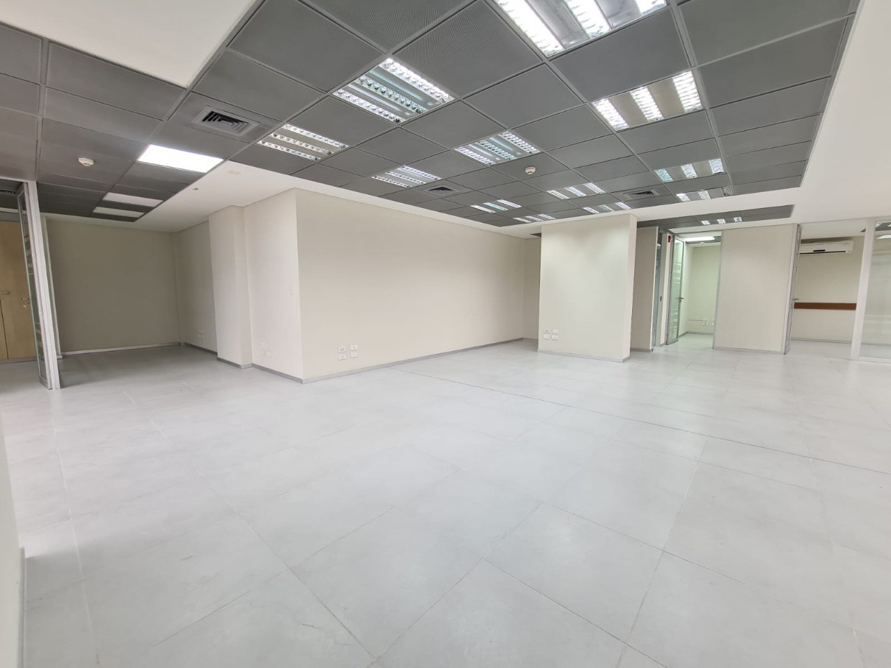 EDIFICIO EMPRESARIAL TORRES DUO ALQUILO OFICINAS | UltraCasas.com $us 2,500 [UC-991881]