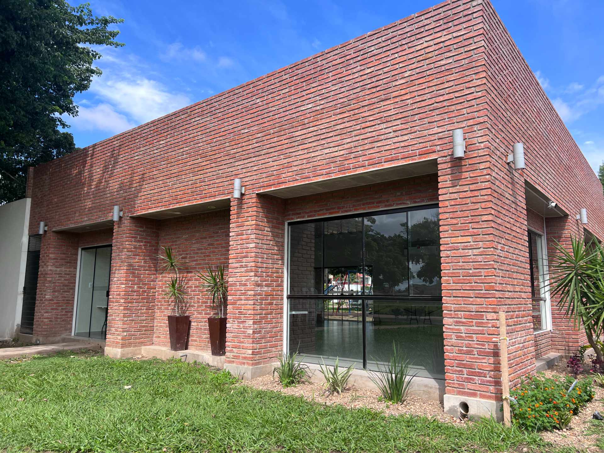 CASA EN VENTA CONDOMINIO LOS MANGALES, Radial 26 5to anillo | UltraCasas.com $us 145,000 [UC ...